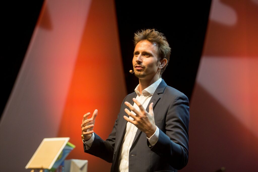 N°1 Keynote Speaker on AI | BUTZI